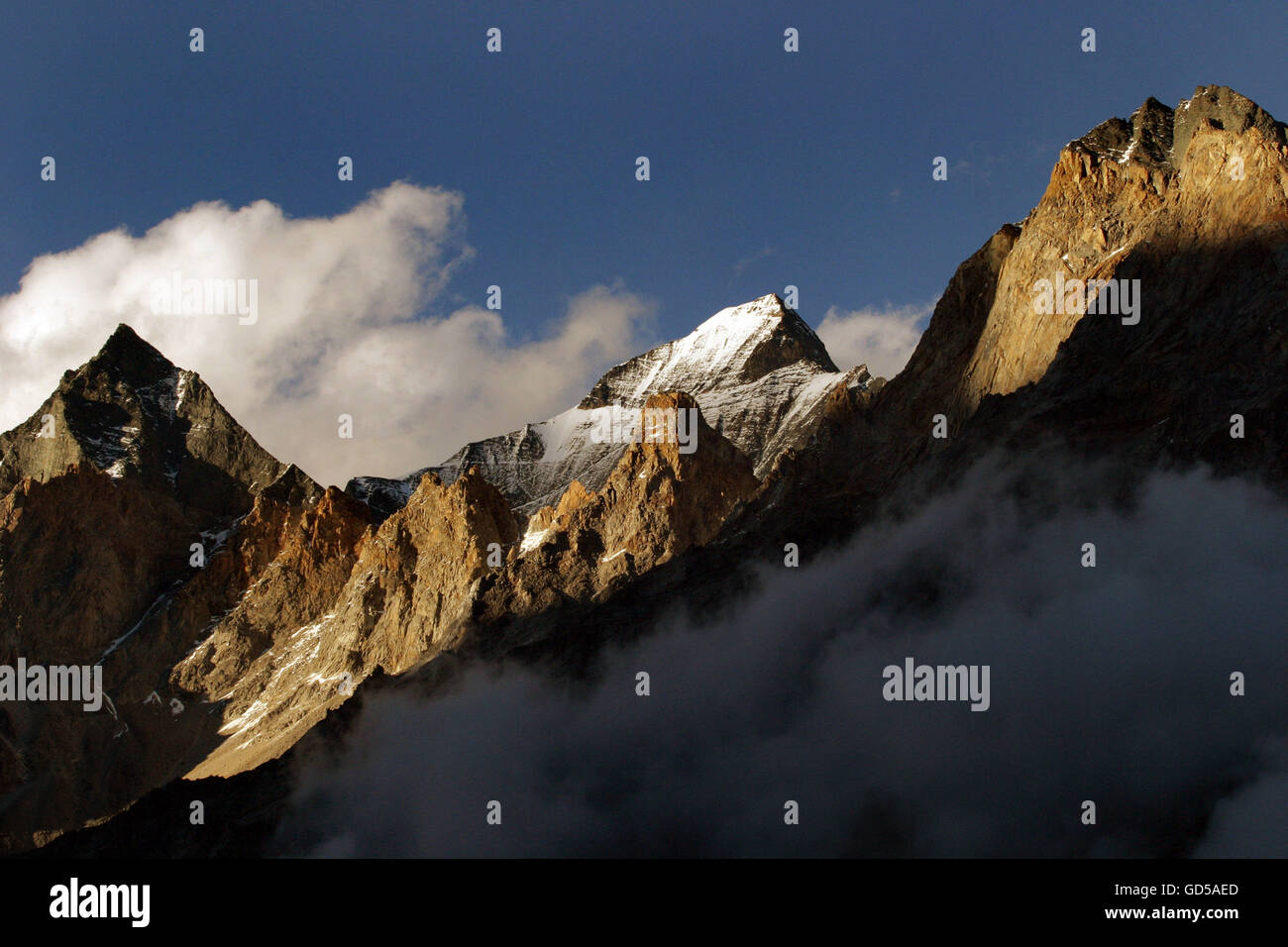 Bhagirathi peaks hi-res stock photography and images - Alamy