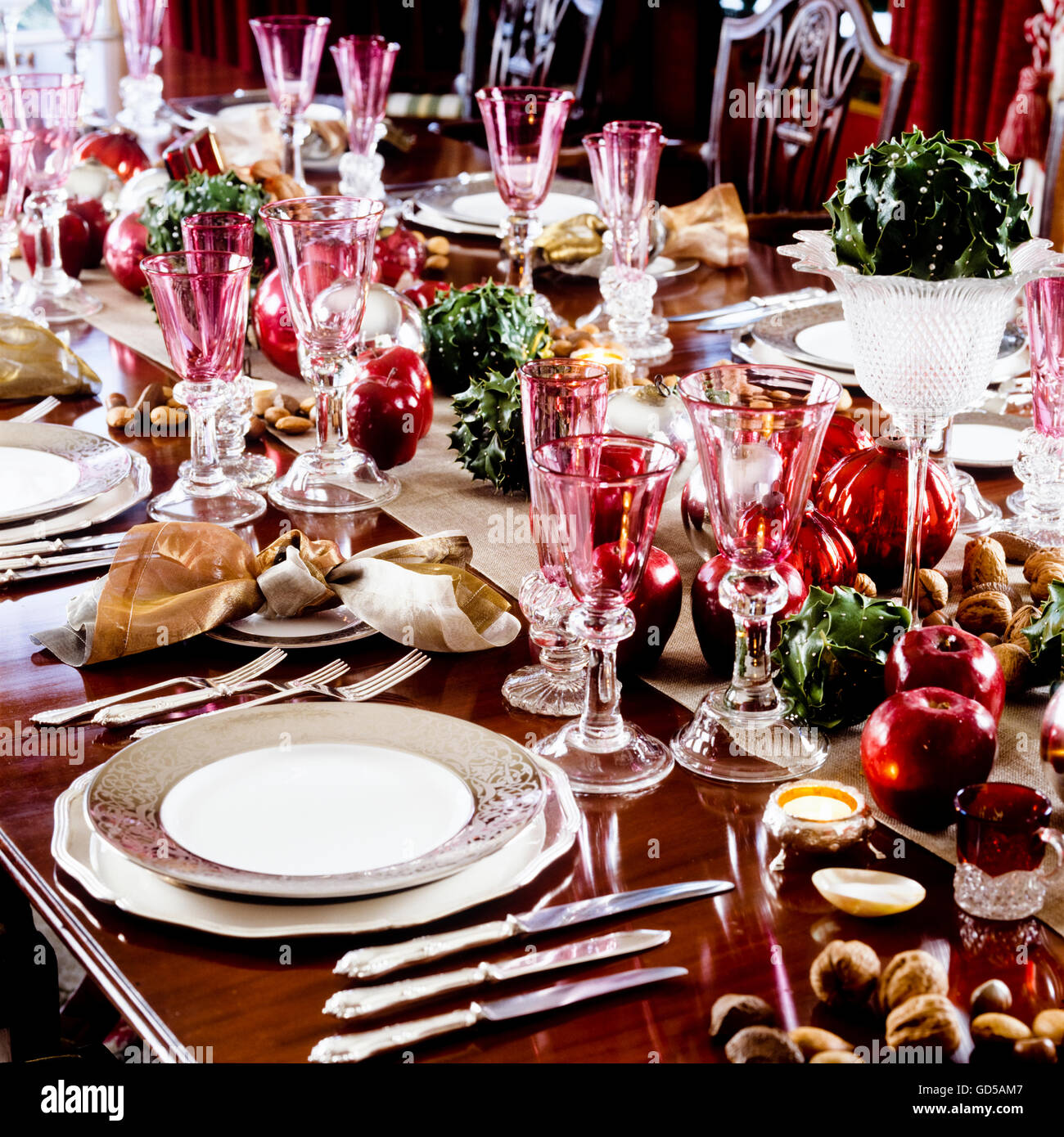 Crystal tableware hi-res stock photography and images - Alamy