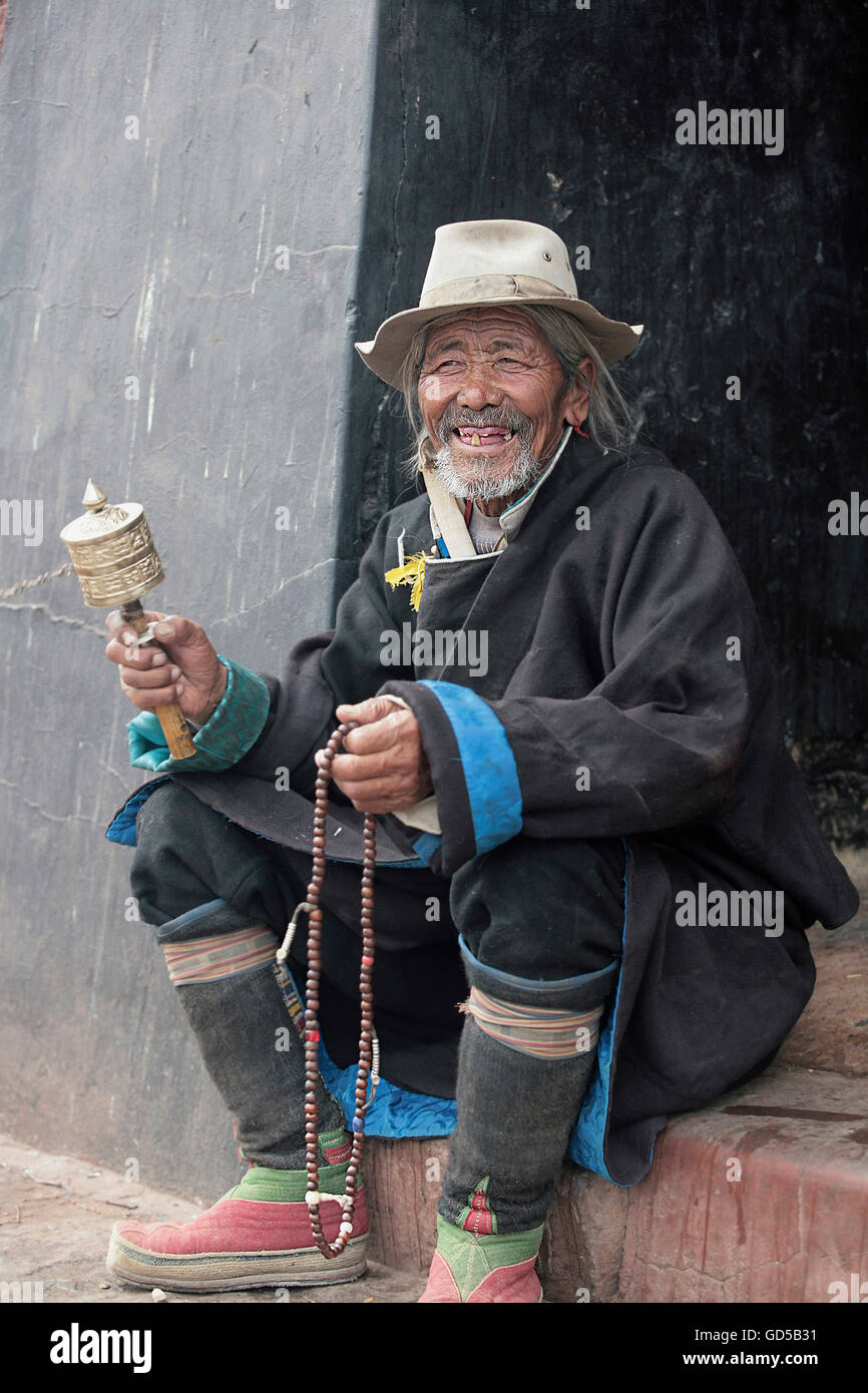 Tibetan man smiling with hat hi-res stock photography and images - Alamy
