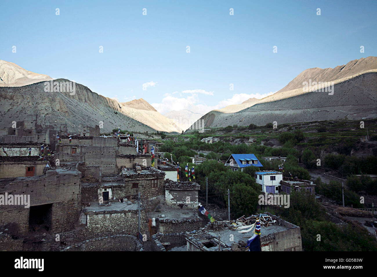 Tibetan settlements hi-res stock photography and images - Alamy