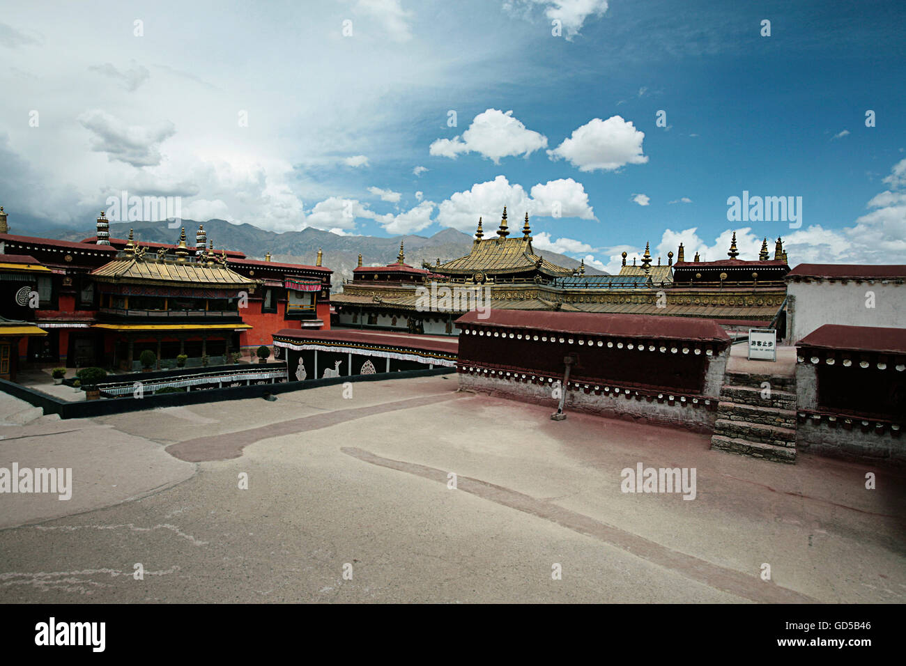 Jokhang temples hi-res stock photography and images - Alamy