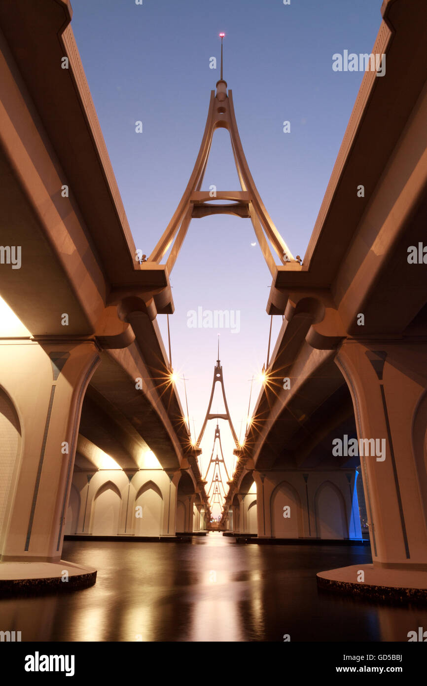 Business Bay Crossing in Dubai Creek Stock Photo - Alamy