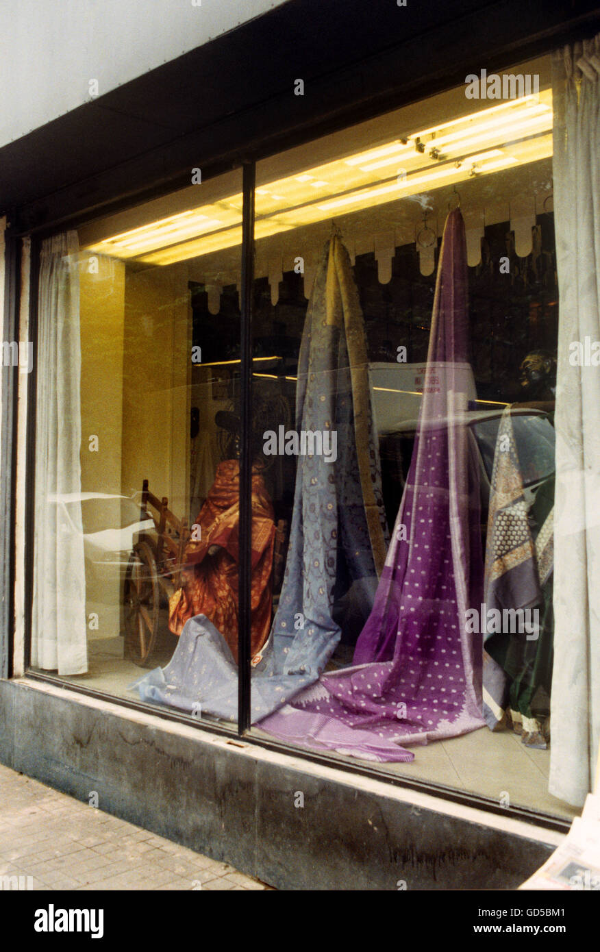 Bengal sarees hi-res stock photography and images - Alamy