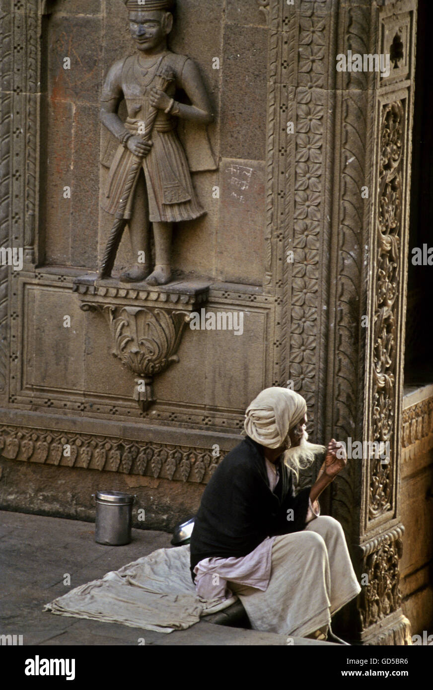 Medieval beggar hi-res stock photography and images - Alamy