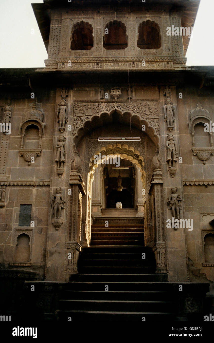 Maheshwar hindu temple hi-res stock photography and images - Alamy