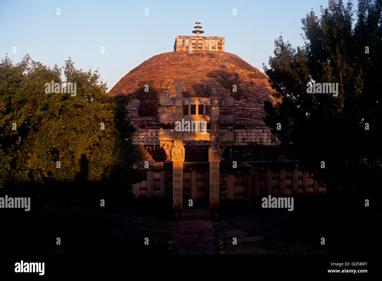 Sanchi stupa 1 hi-res stock photography and images - Alamy