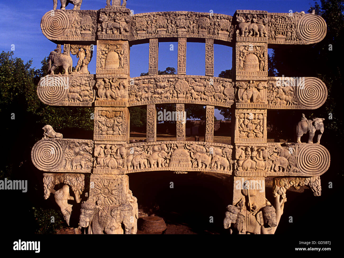 Stupa gate sanchi india hi-res stock photography and images - Alamy