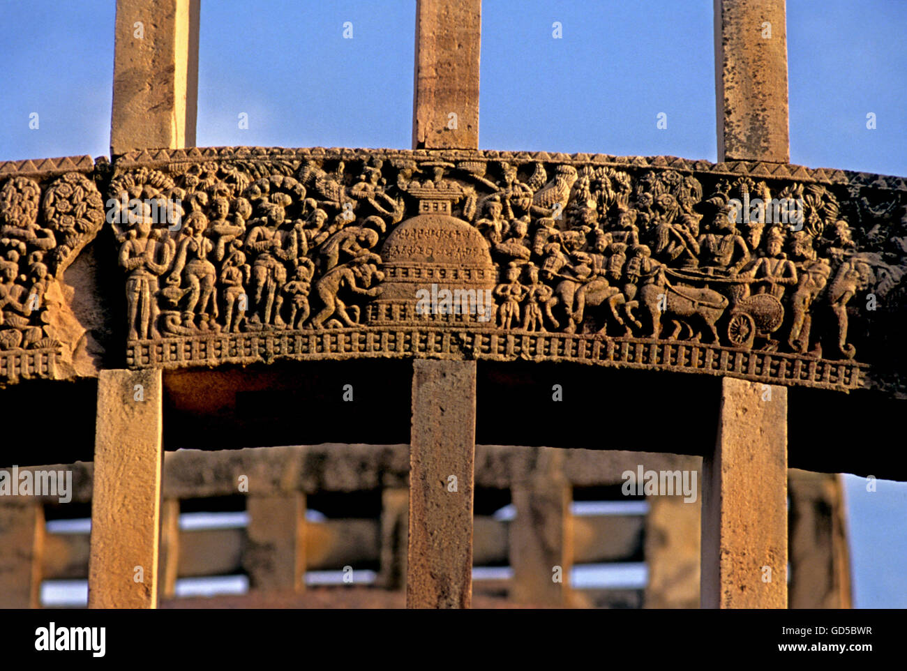 Sanchi gate hi-res stock photography and images - Alamy