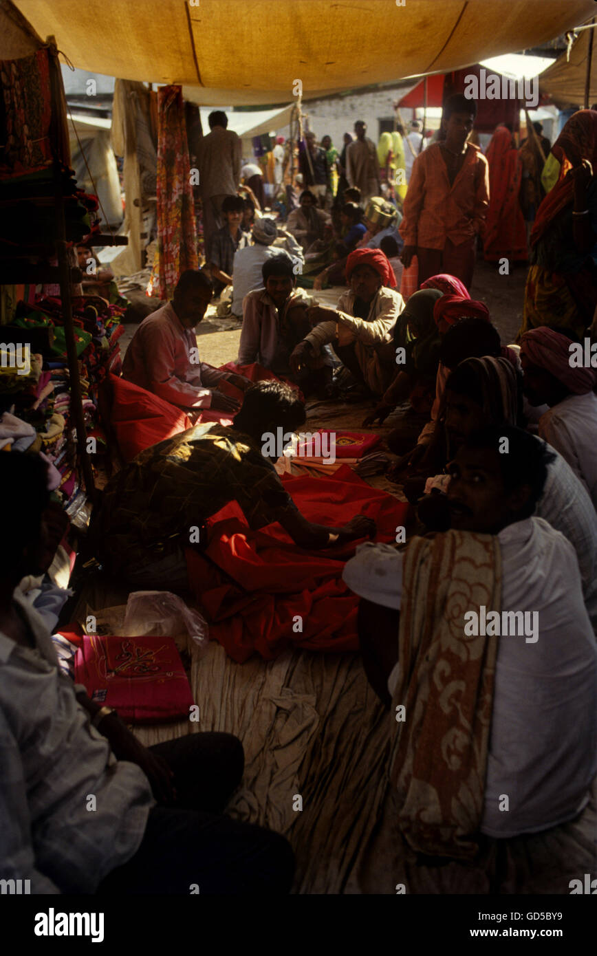 Cloth merchant hi-res stock photography and images - Alamy