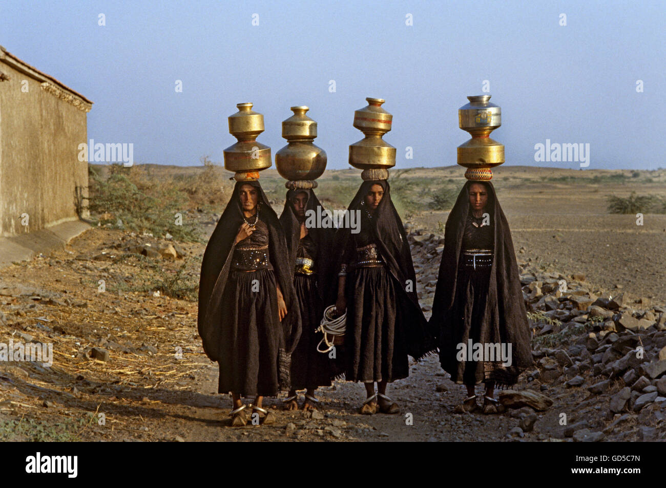 Villagers fetching water hi-res stock photography and images - Alamy