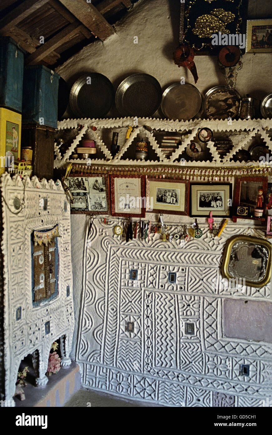 Interior of kutch house at gujarat hi-res stock photography and images ...