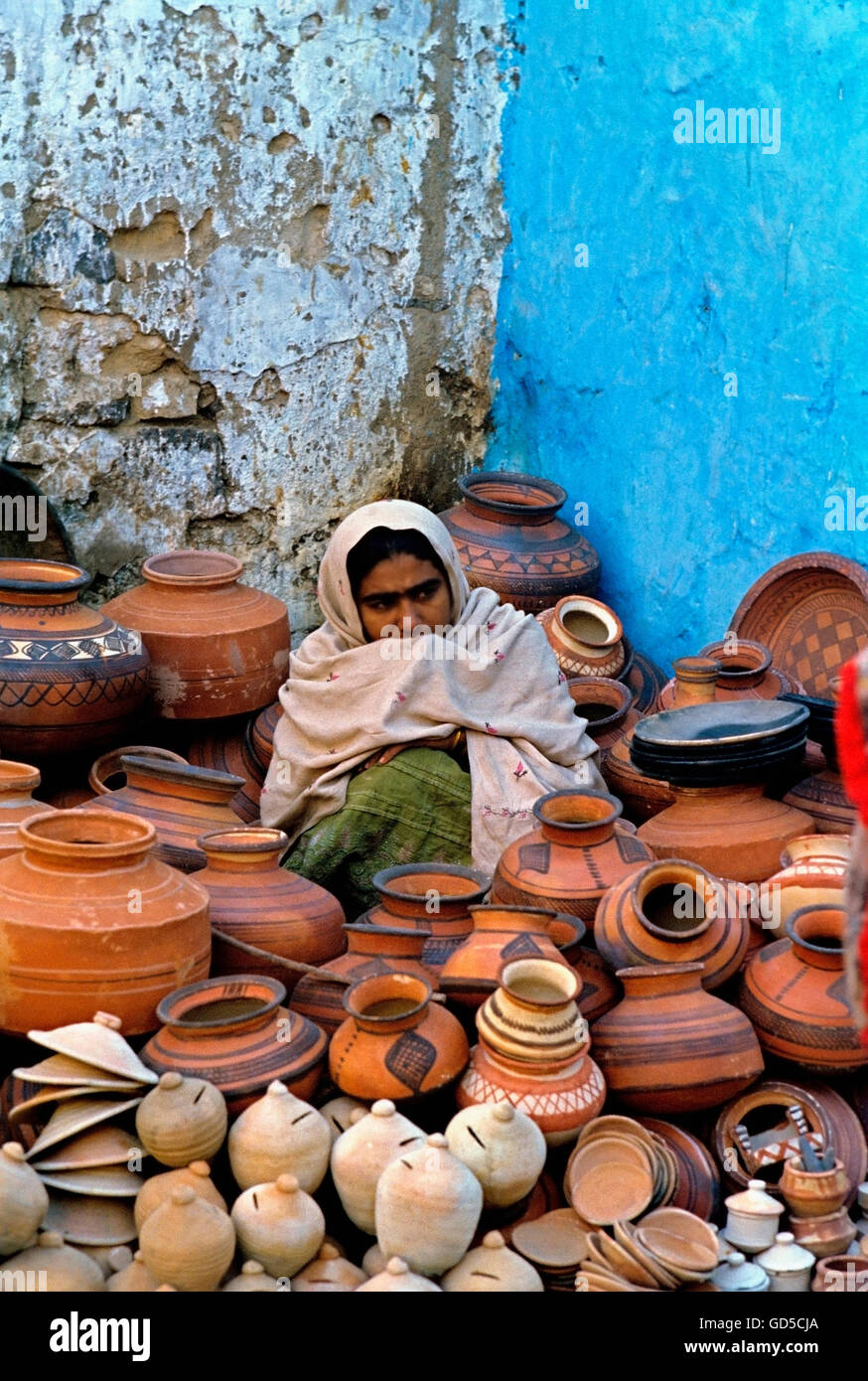 Earthen pots hi-res stock photography and images - Alamy