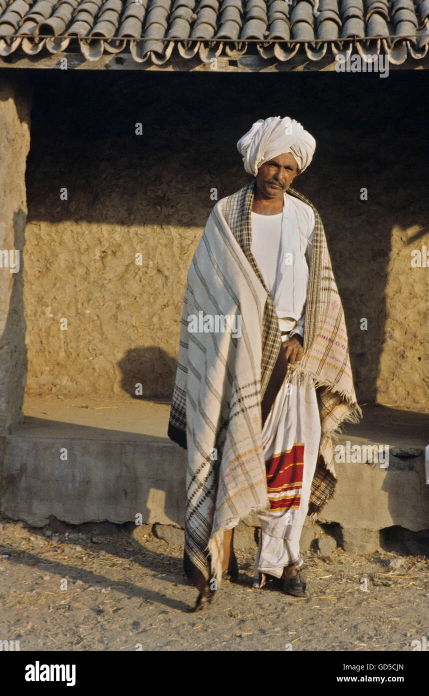 Rabari tribal elder Stock Photo - Alamy