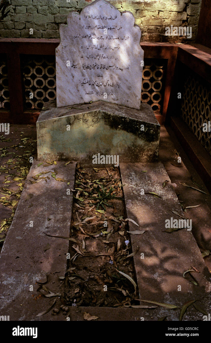 Tomb of zinat mahal hi-res stock photography and images - Alamy