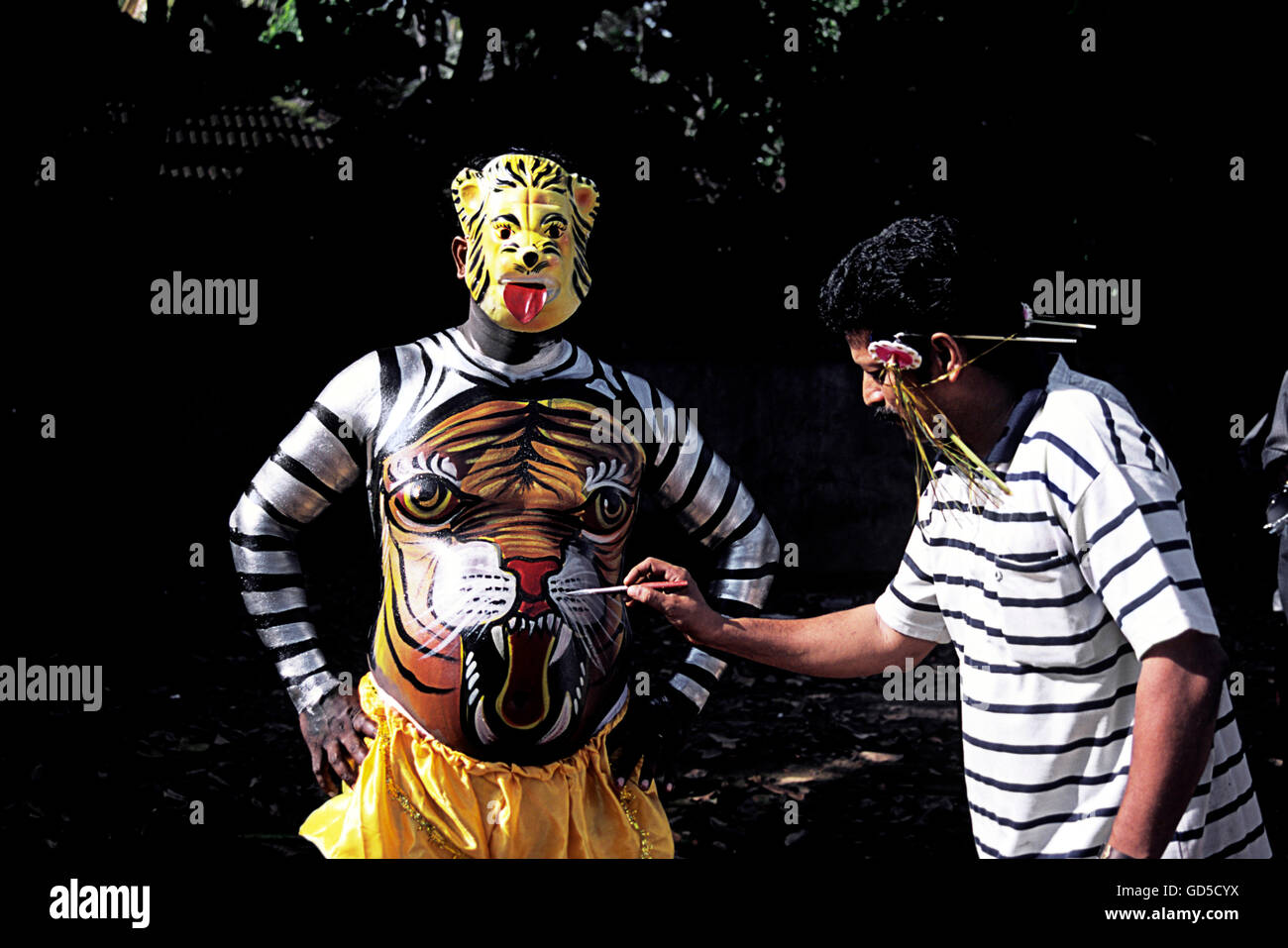 India tiger mask hi-res stock photography and images - Alamy