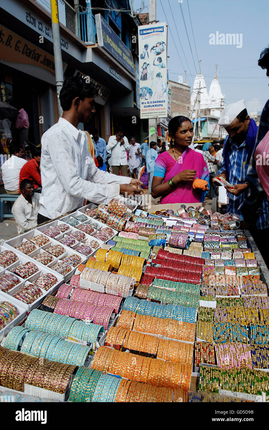Indian woman selling bangles hi-res stock photography and images - Alamy