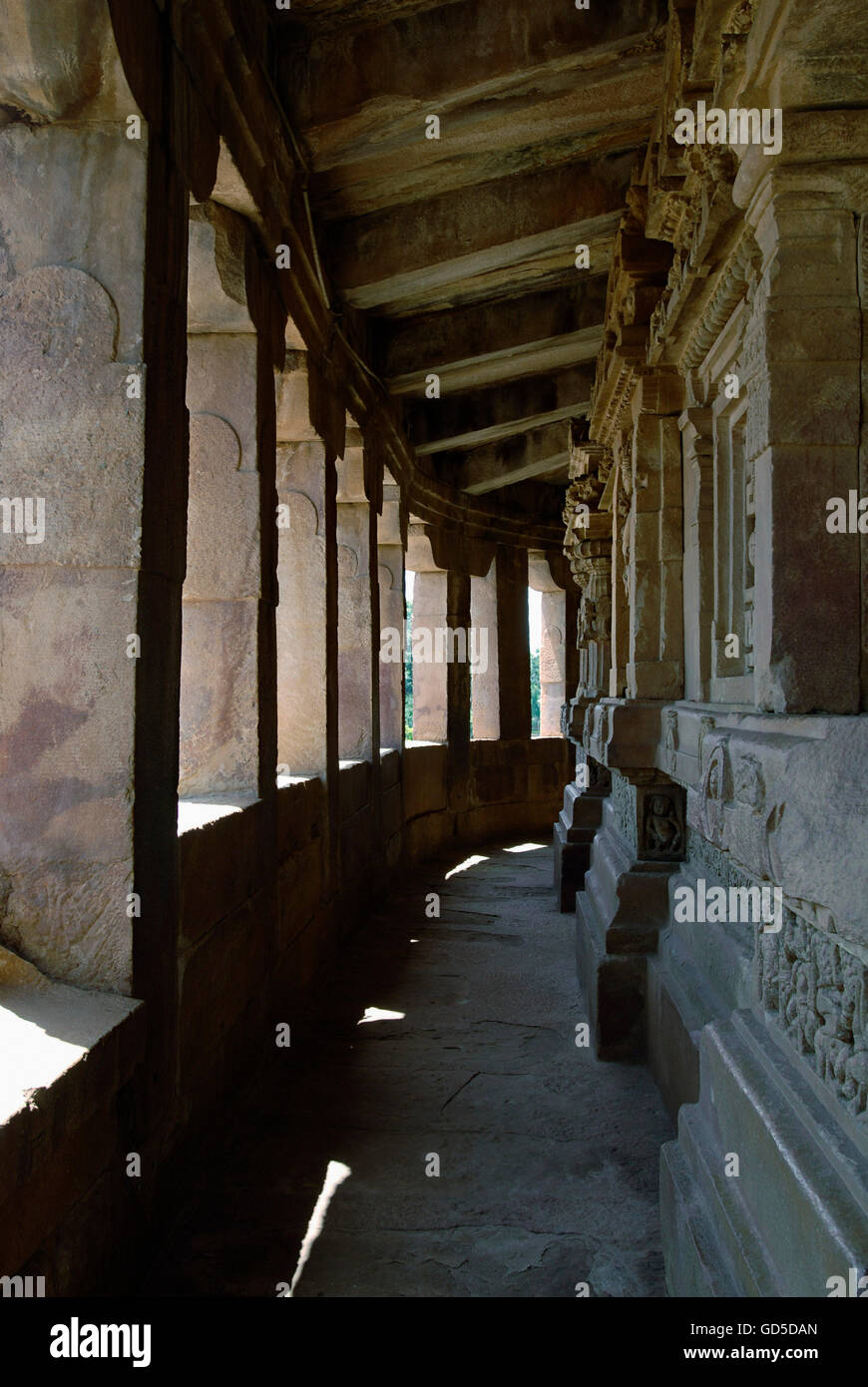 Pillared corridor hi-res stock photography and images - Alamy