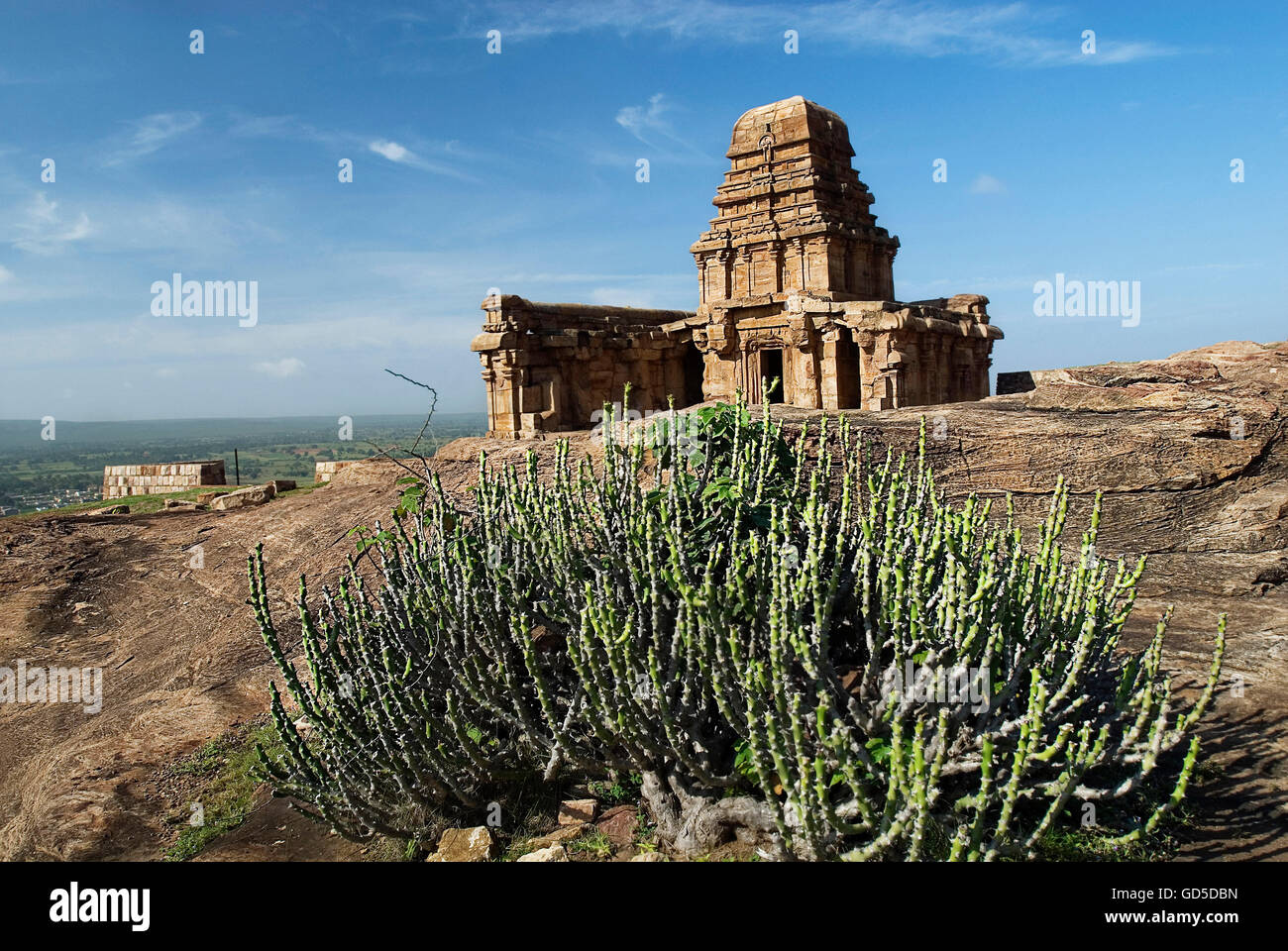 Shivalaya hi-res stock photography and images - Alamy