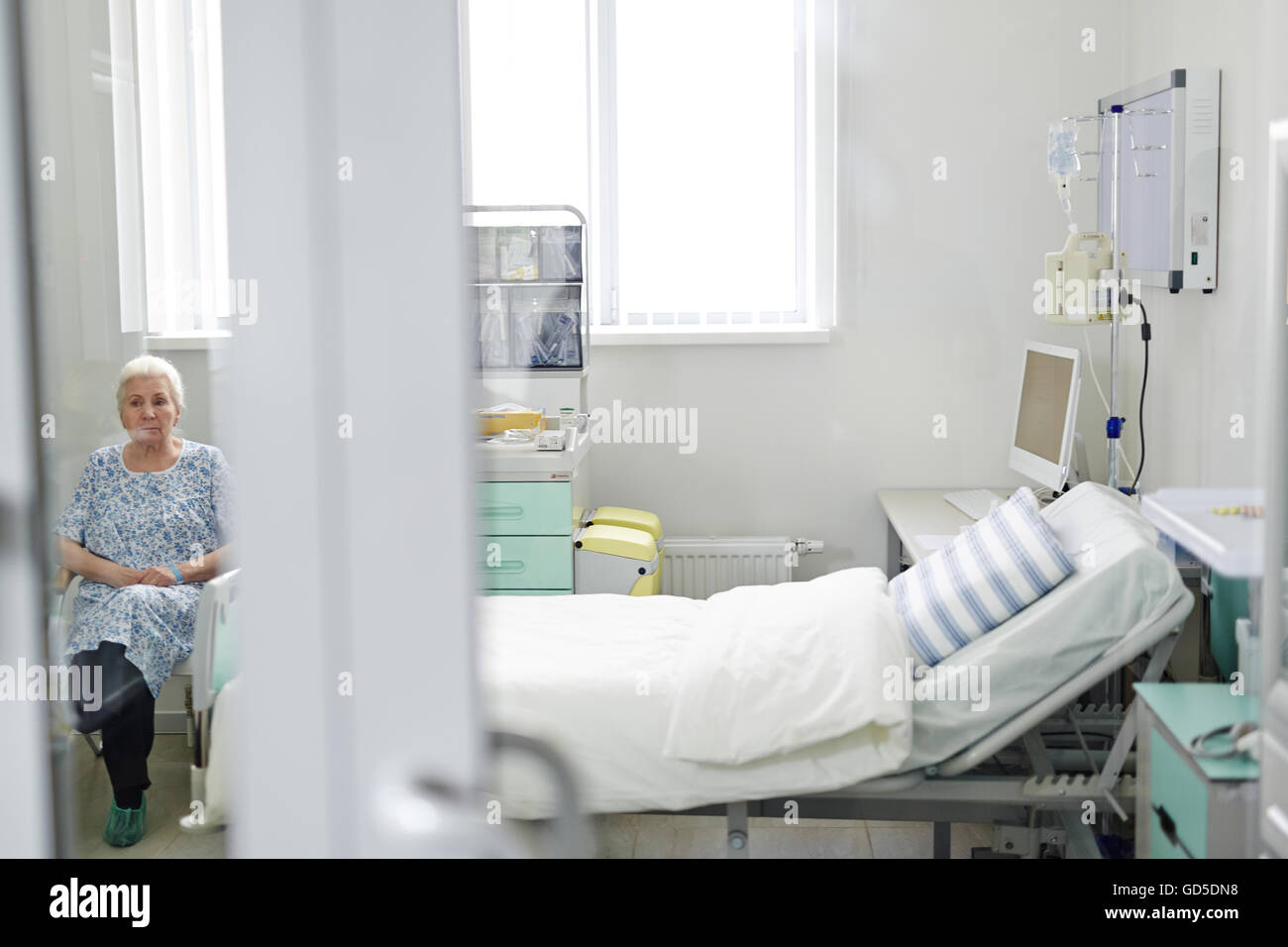 Geriatric bed hi-res stock photography and images - Alamy