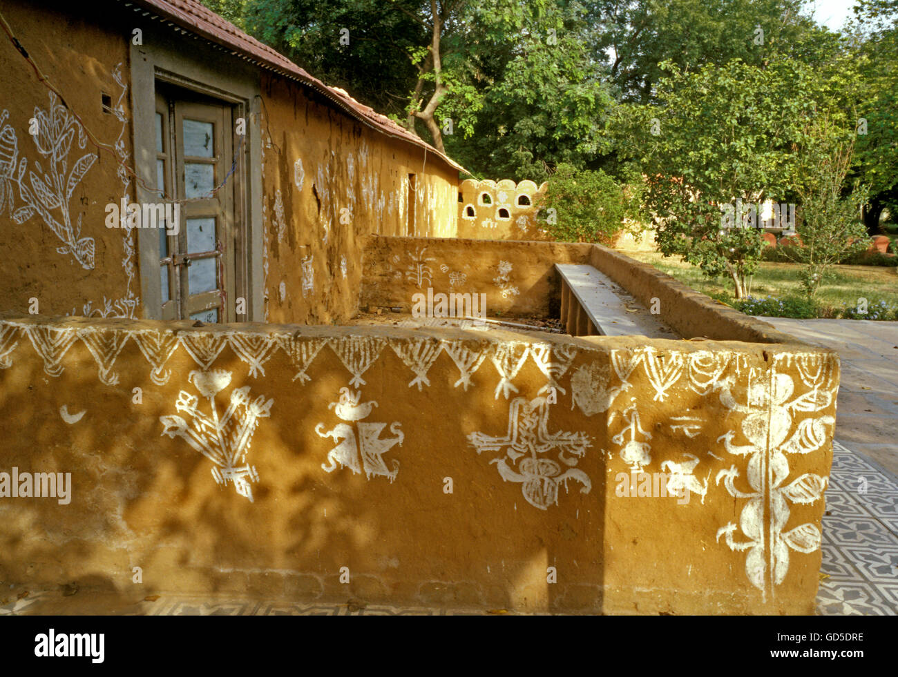 Designs on walls of haveli Stock Photo - Alamy