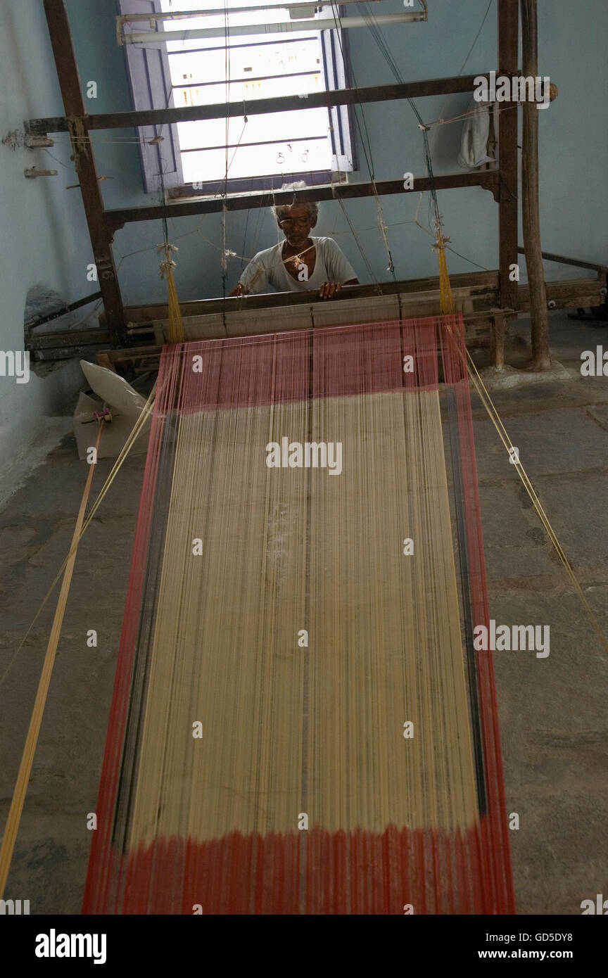 Weaver weaving a saree Stock Photo - Alamy