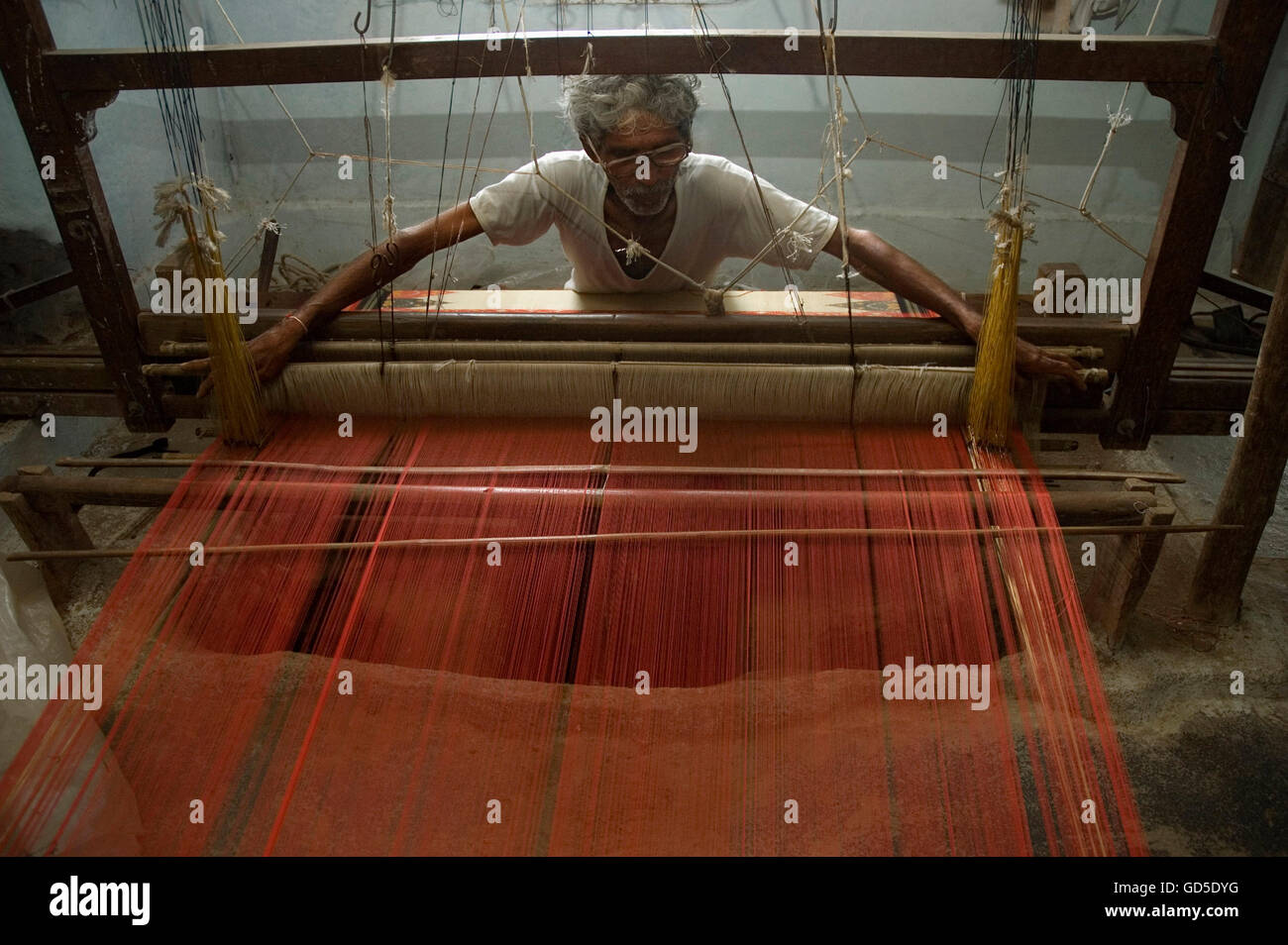 Weaver weaving a saree Stock Photo - Alamy