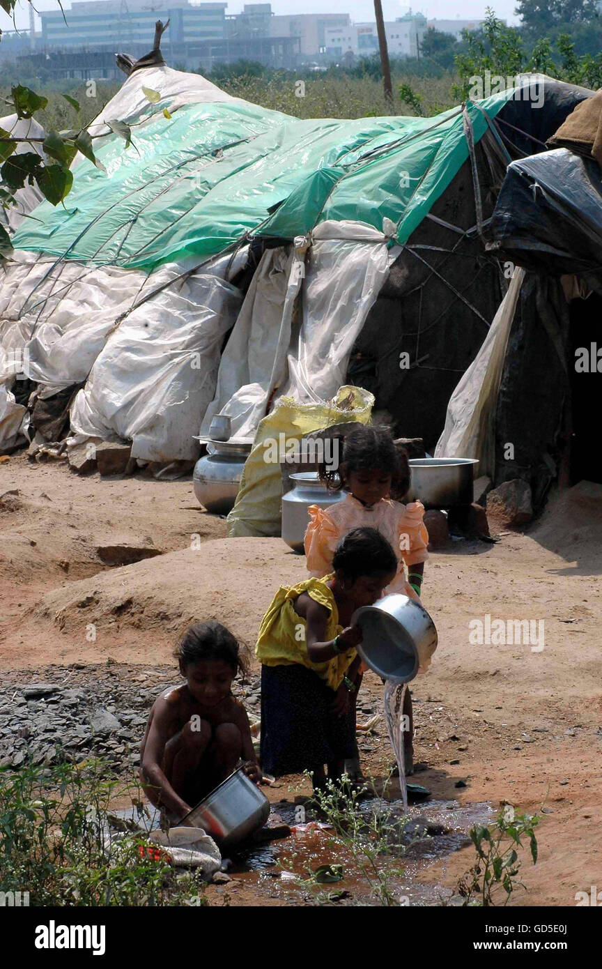 Pavement slums hi-res stock photography and images - Alamy