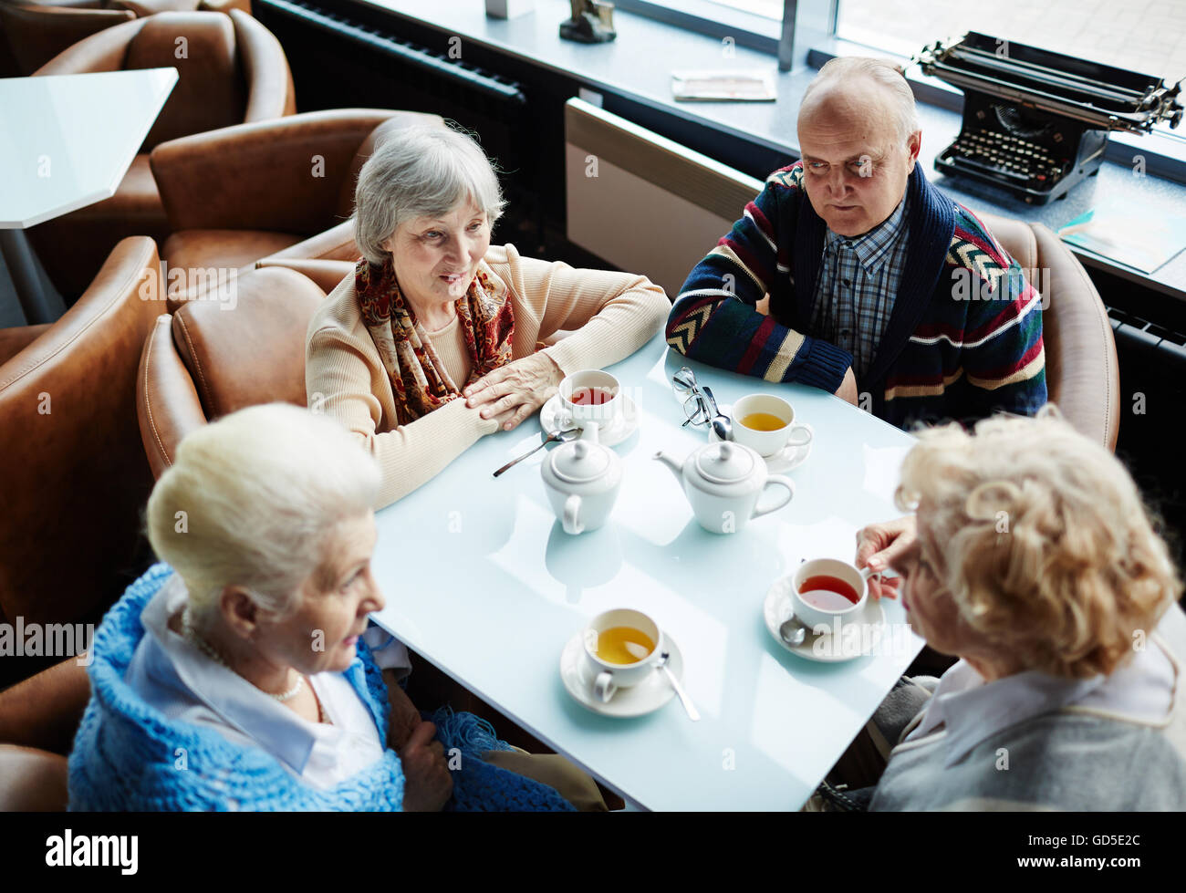 Retired people having coffee hi-res stock photography and images - Alamy