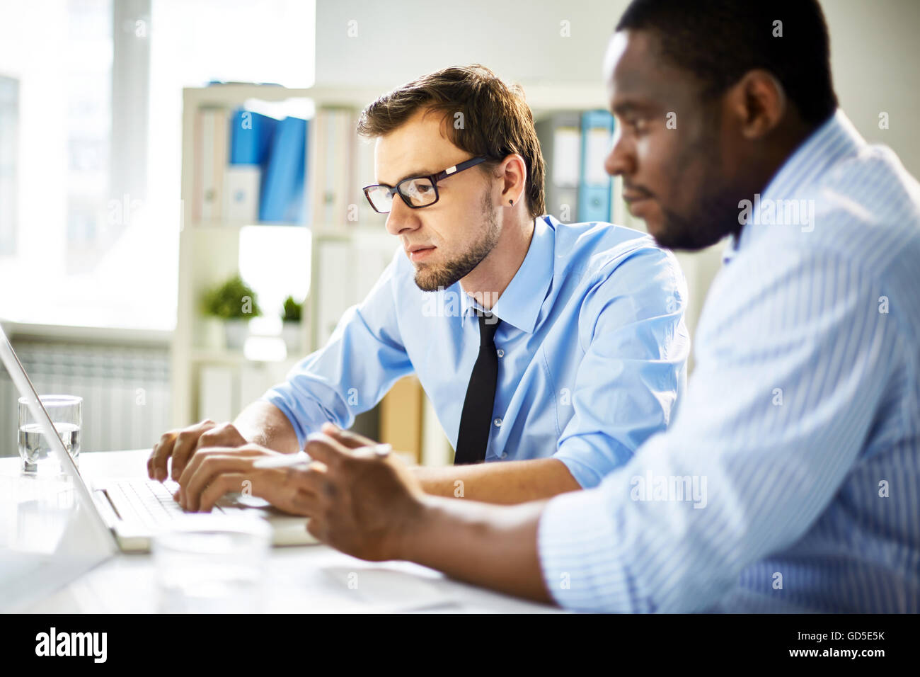 Entering data hi-res stock photography and images - Alamy