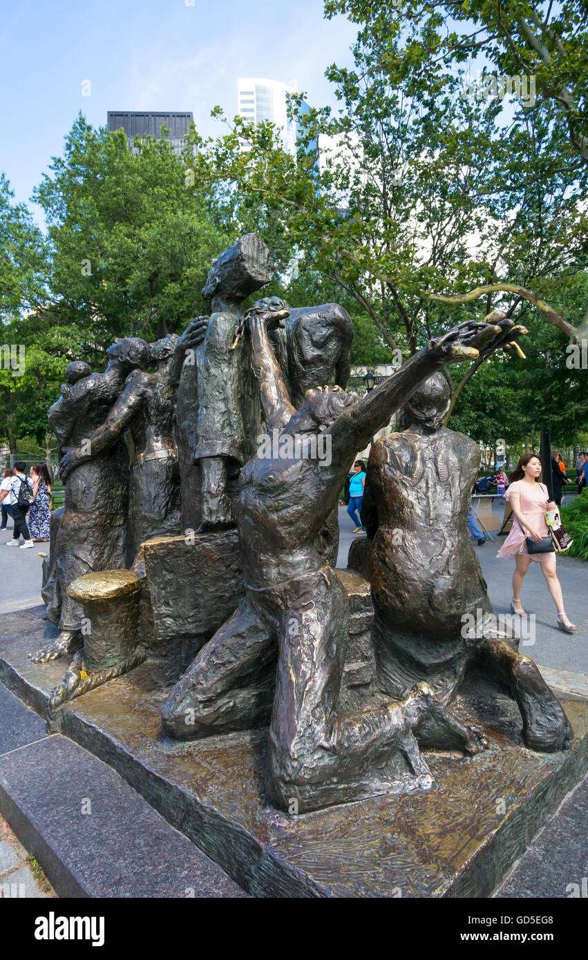 The Immigrants, a statue by Luis Sanguino honoring who migrated to New ...