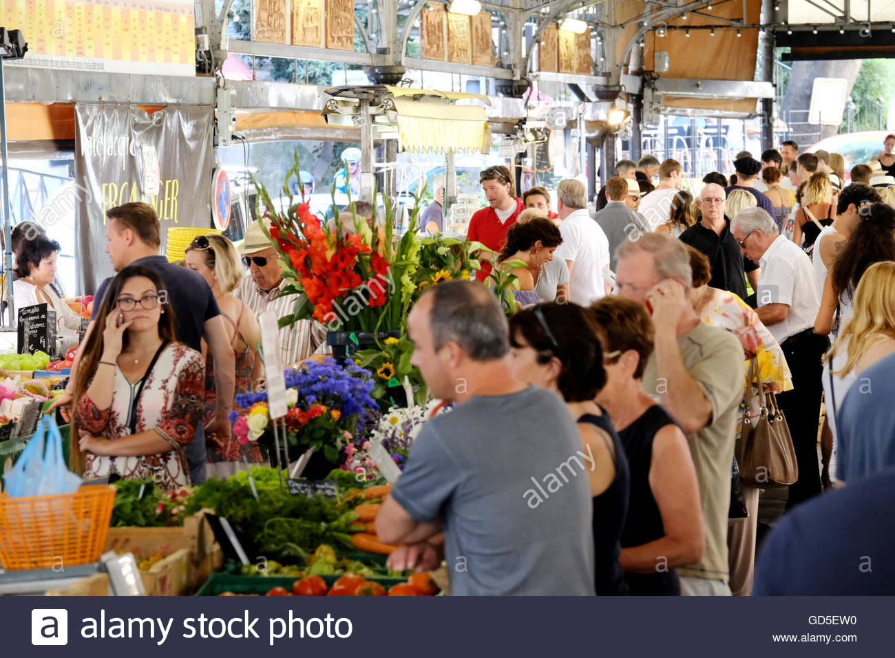 People Milling Around High Resolution Stock Photography and Images - Alamy