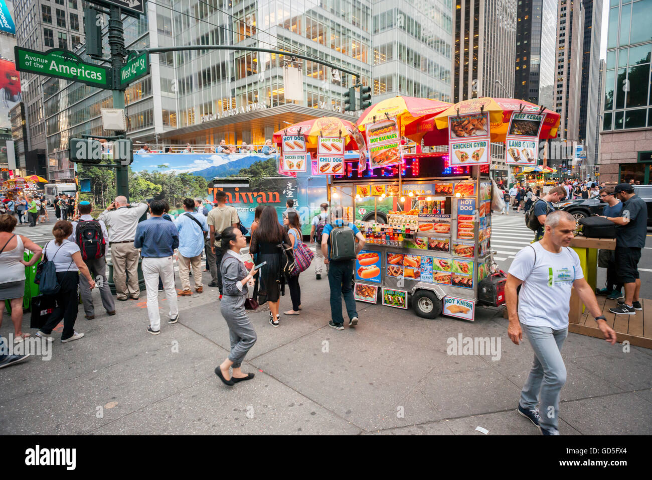 Bryant park hot dog hi-res stock photography and images - Alamy