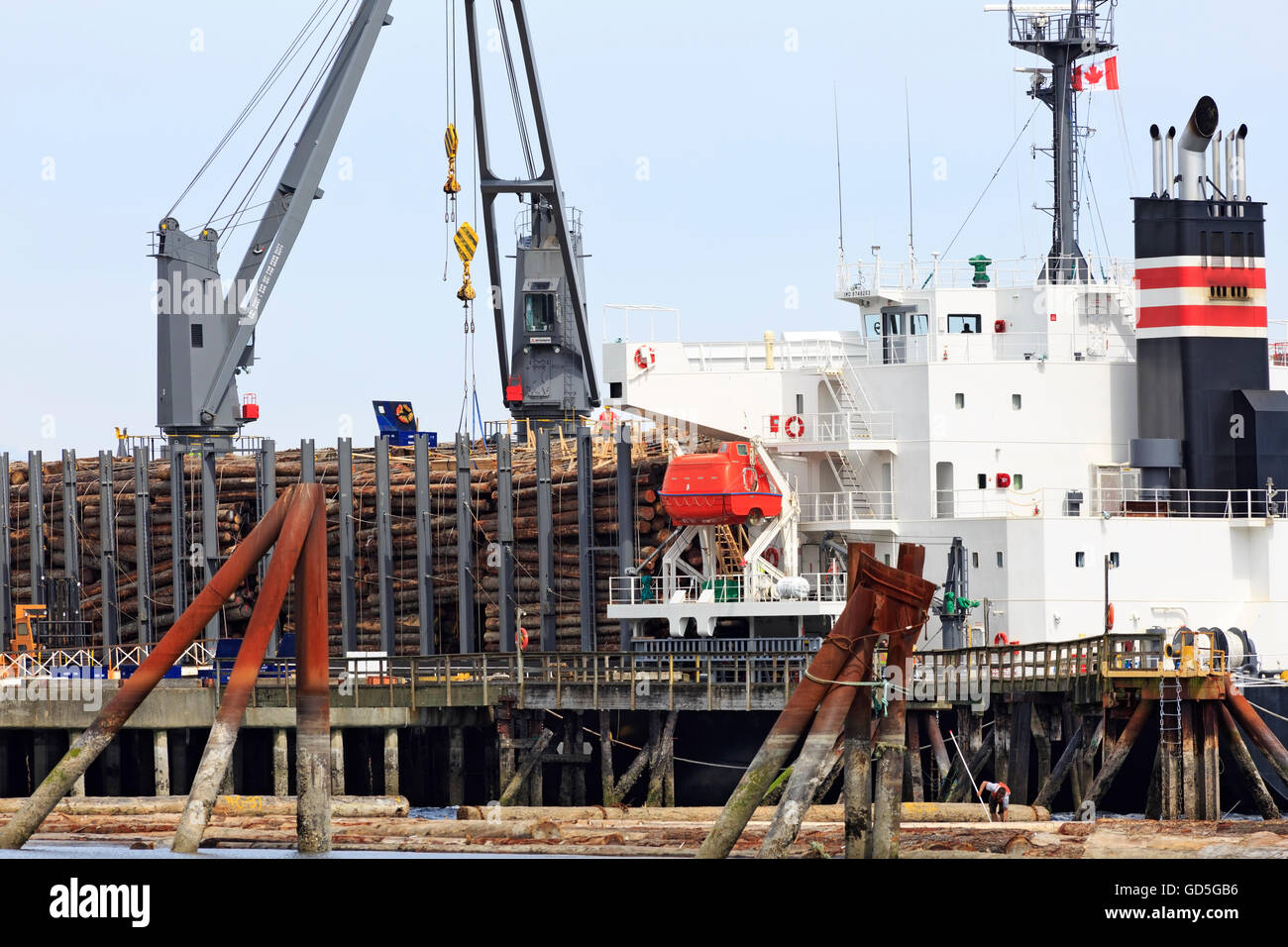 Ship loading logs, Crofton, Vancouver island, British Columbia Stock ...