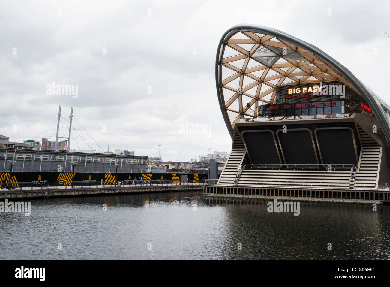 Canary wharf station cross rail hi-res stock photography and images - Alamy