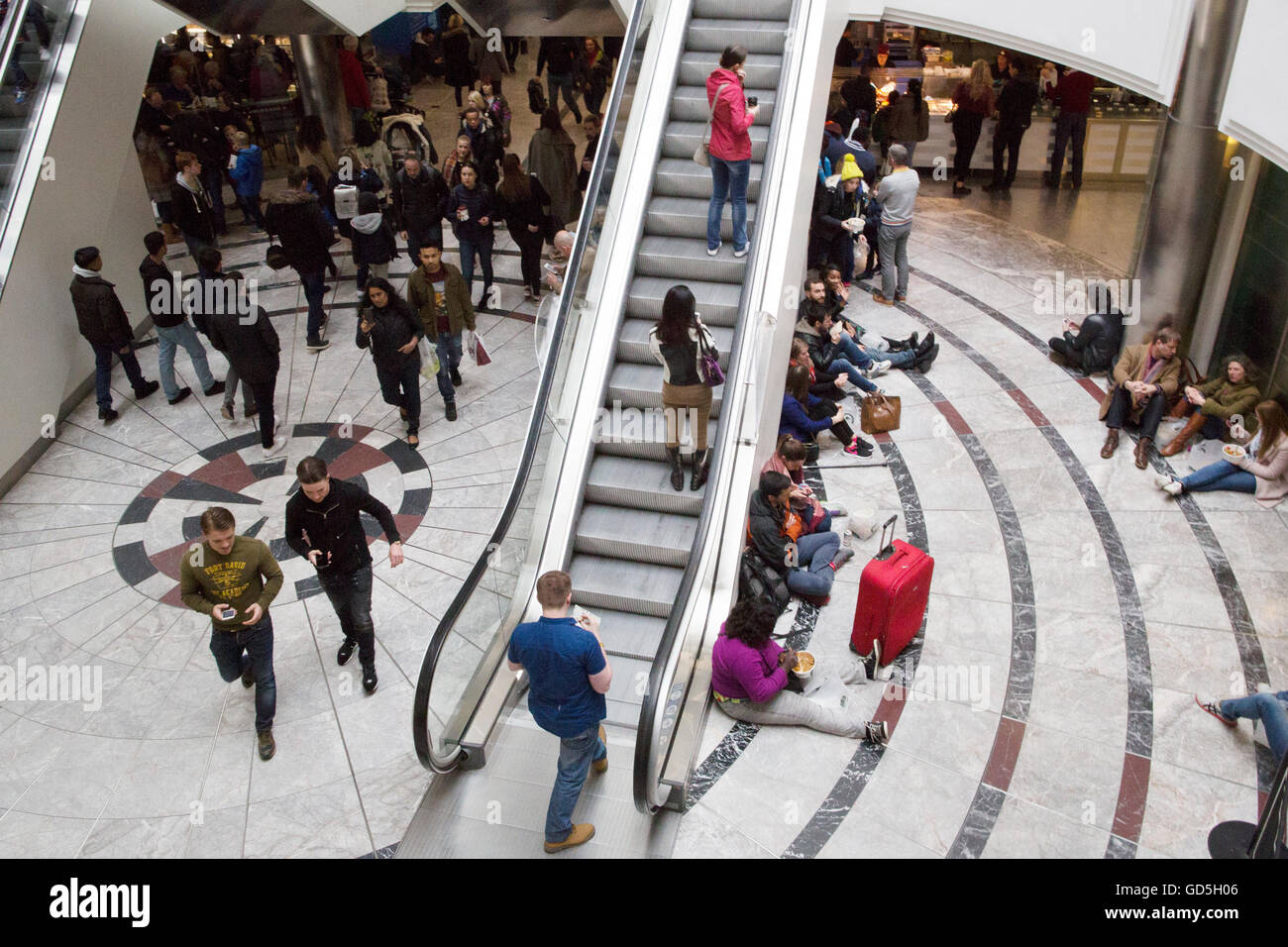 Cabot Square Shopping centre Stock Photo - Alamy