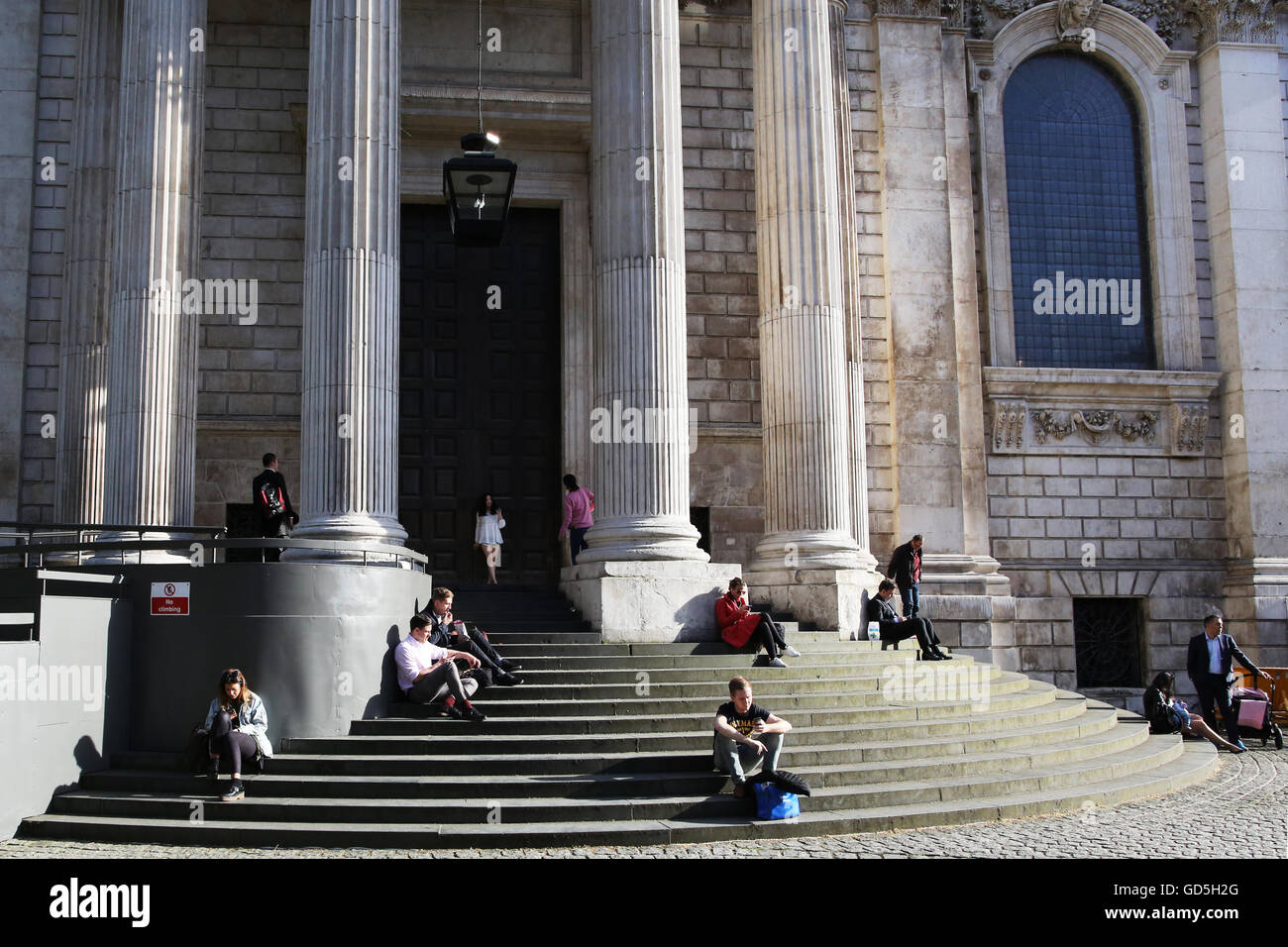Office workers in The City of London, England, UK Stock Photo - Alamy