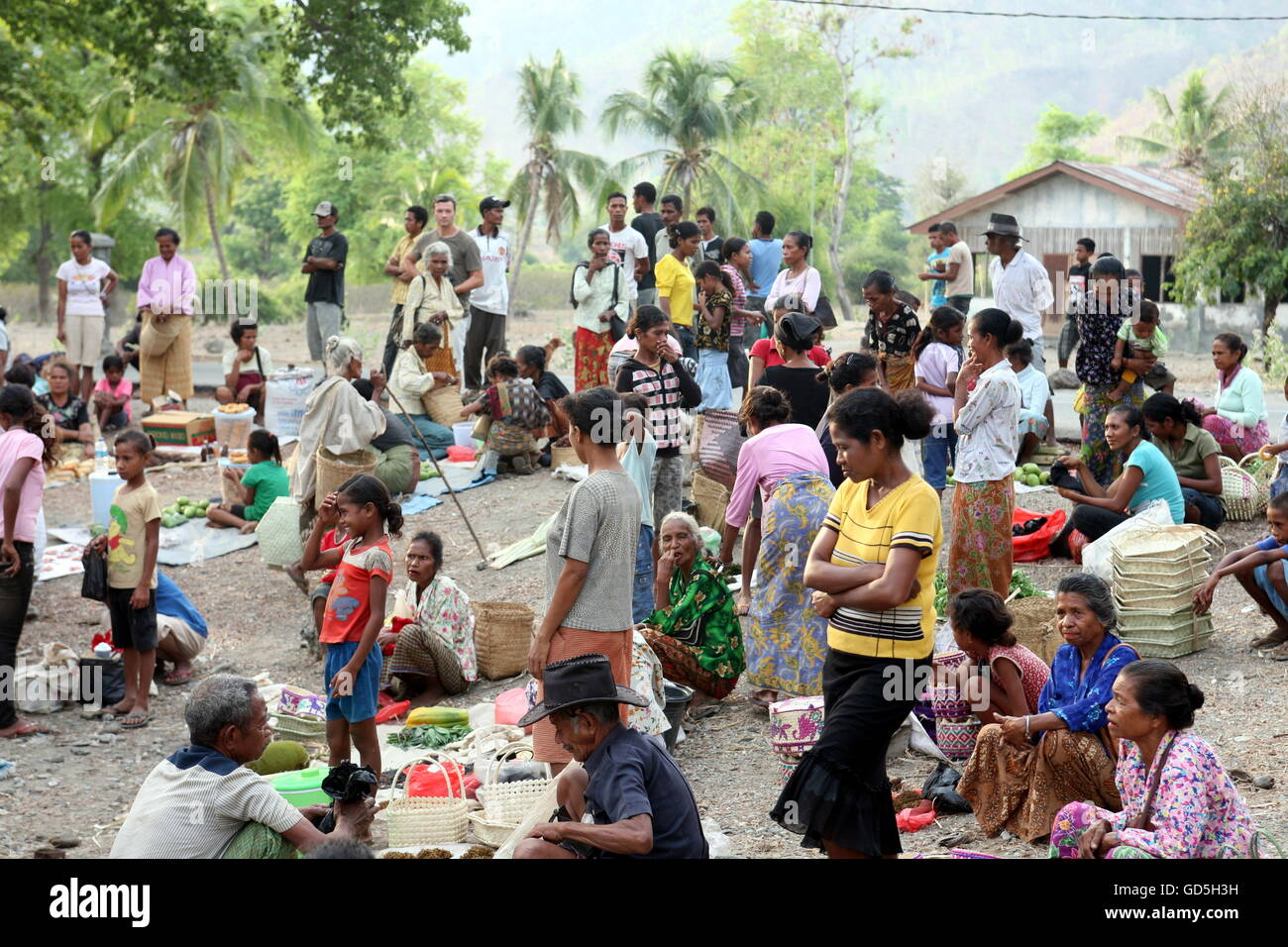 the market in the town of Manatuto in the east of East Timor in ...
