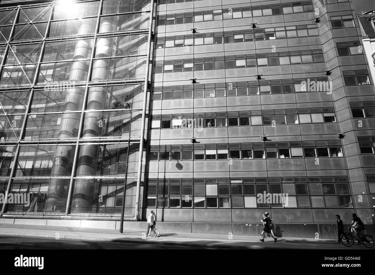 Street building architecture in Black and White Stock Photos & Images ...