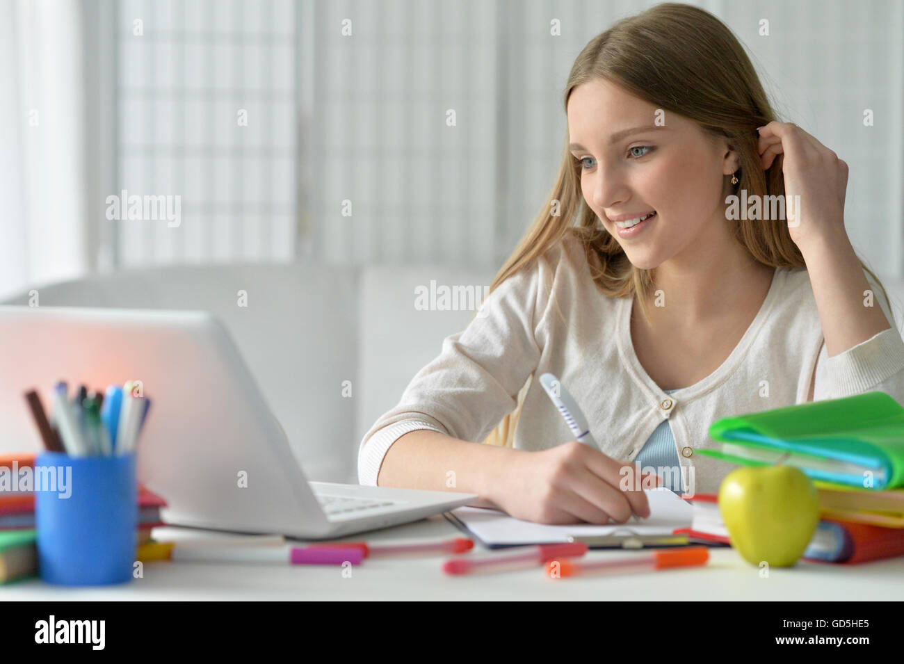 teenager girl using computer Stock Photo - Alamy