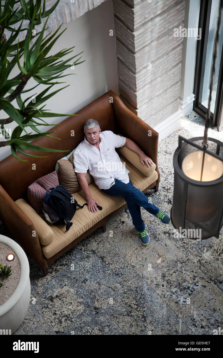 Couch strand hi-res stock photography and images - Alamy