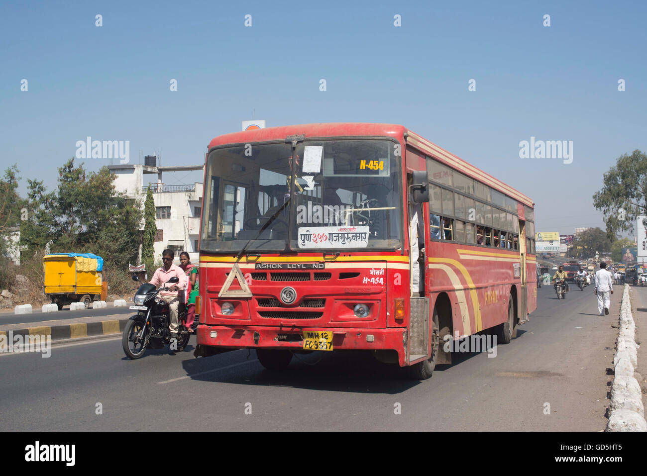 Pune bus india hi-res stock photography and images - Alamy