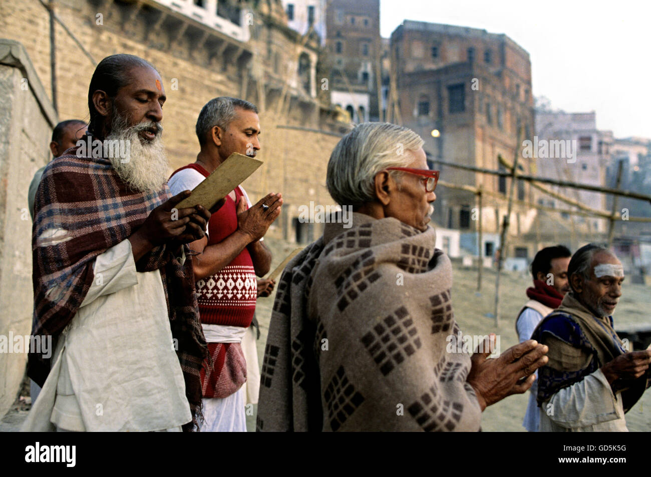 Puja at ghat Stock Photo - Alamy