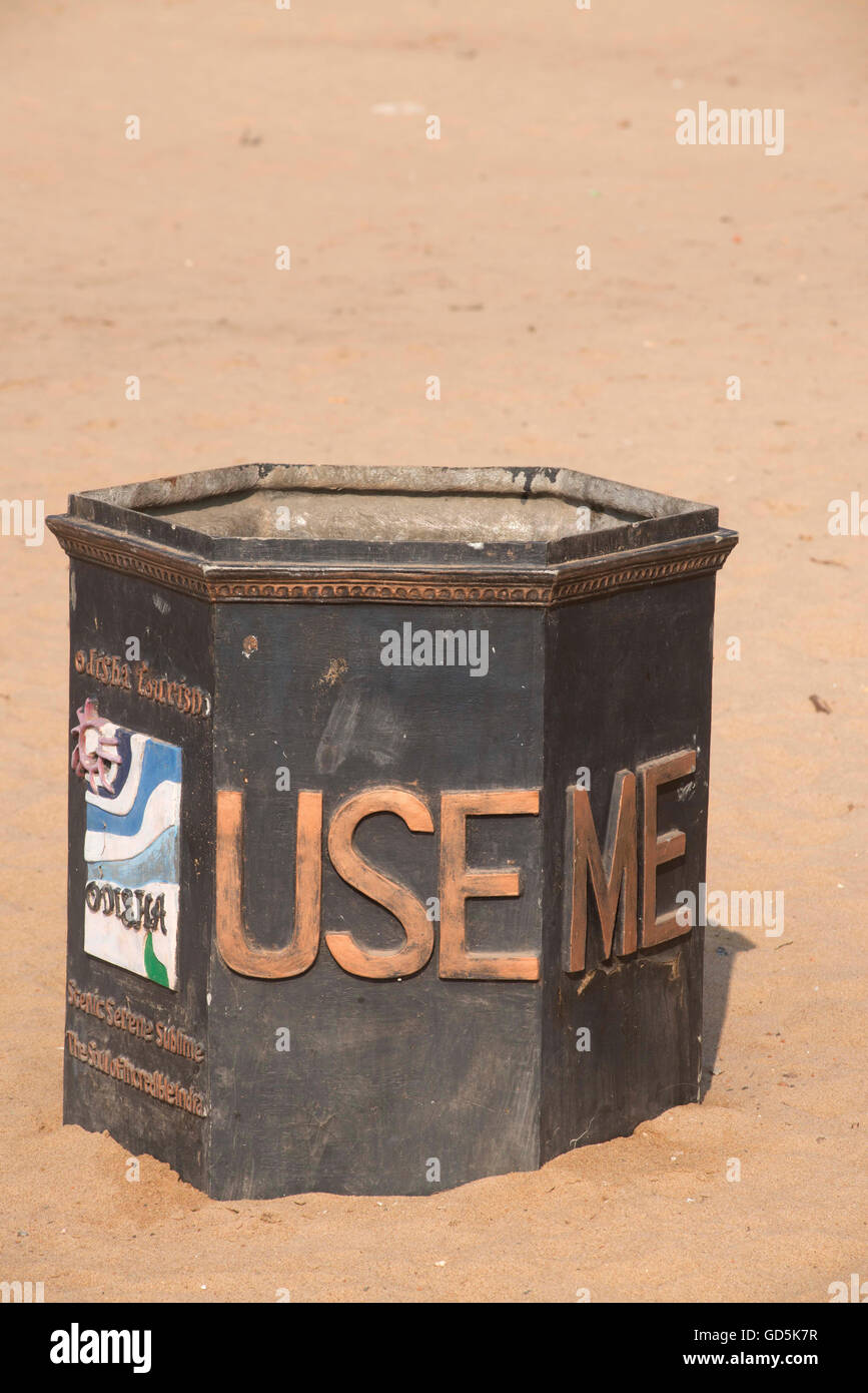 India dustbin hi-res stock photography and images - Alamy