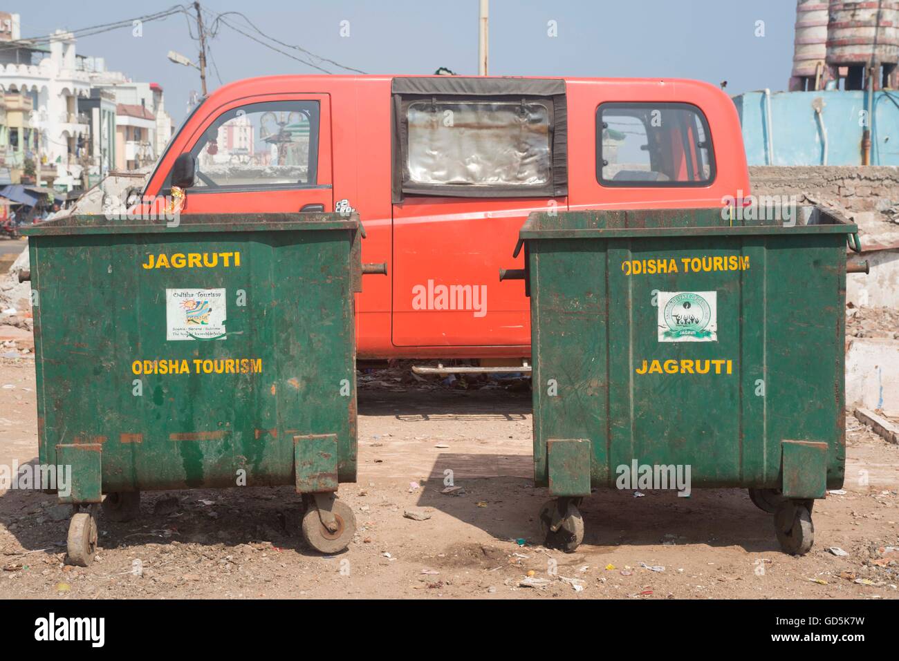 India dustbin hi-res stock photography and images - Alamy