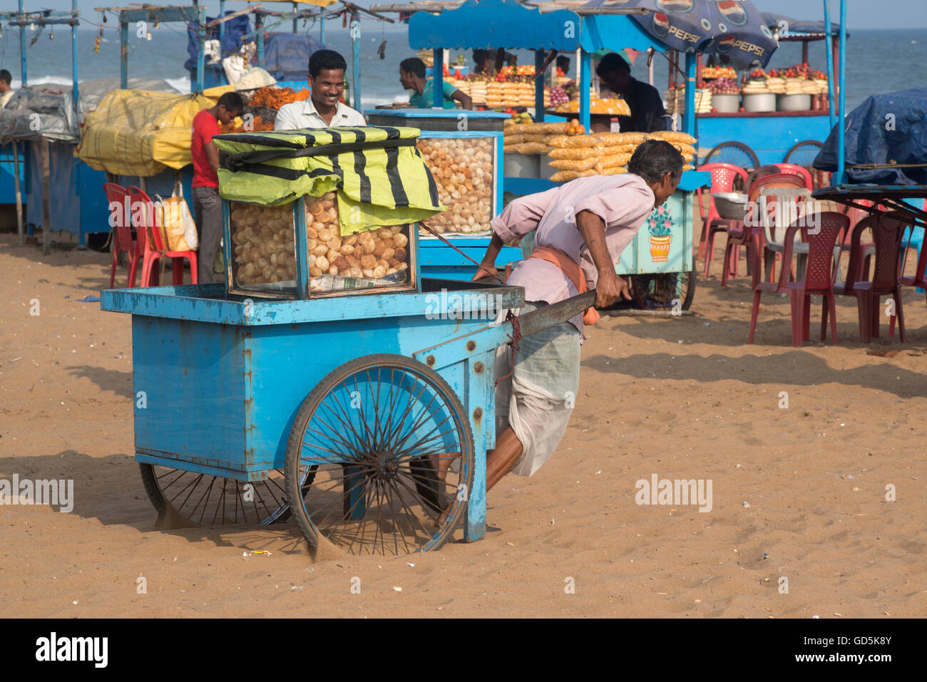 Pani puri stall hi-res stock photography and images - Alamy