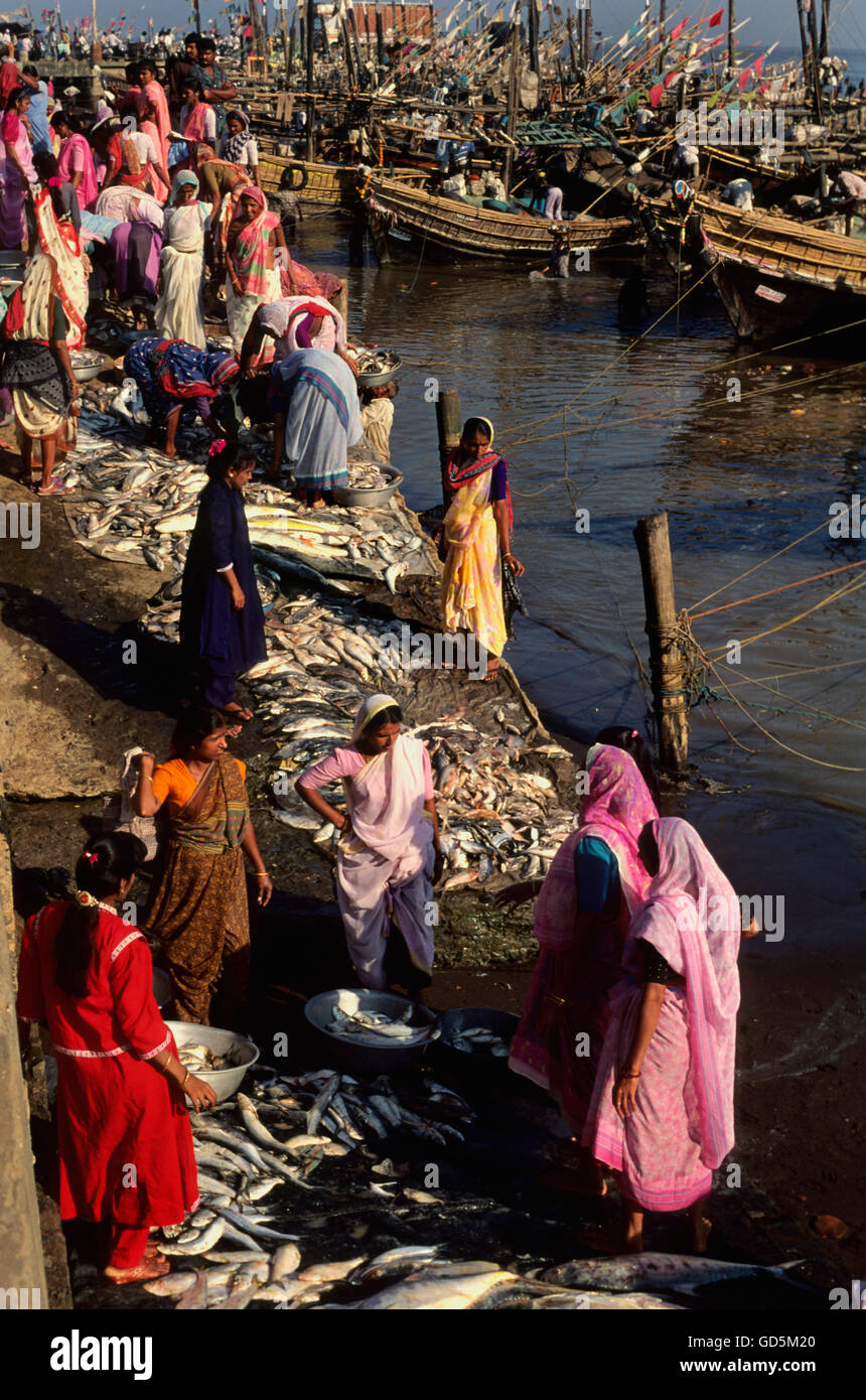 Fisherwomen hi-res stock photography and images - Alamy