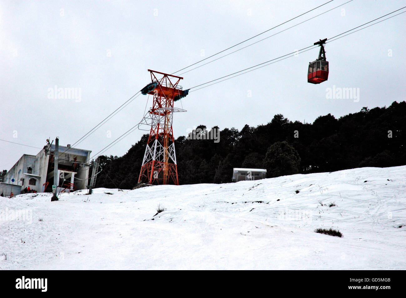 Auli ropeway hi-res stock photography and images - Alamy