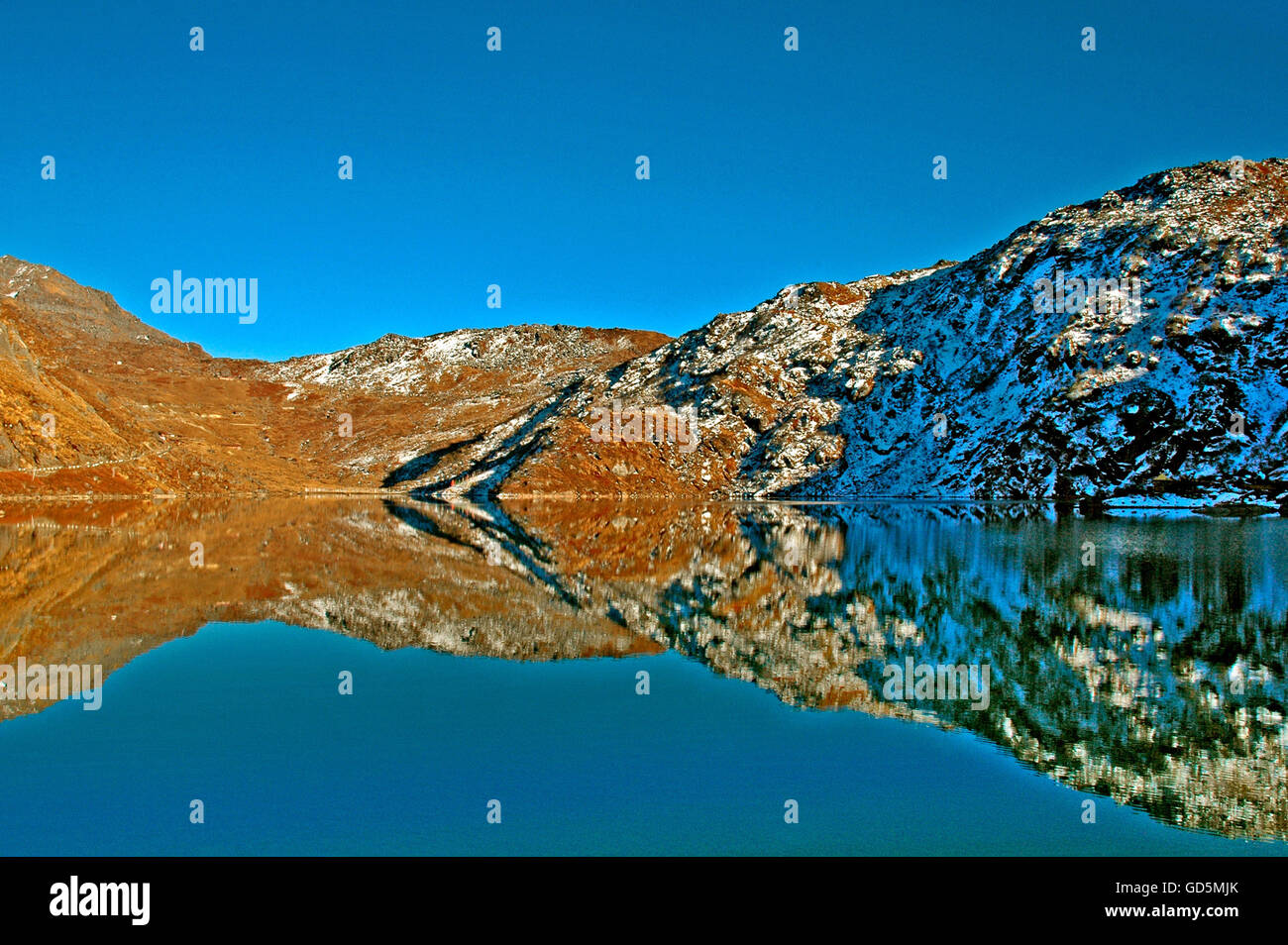 Tsomgo lake hi-res stock photography and images - Alamy