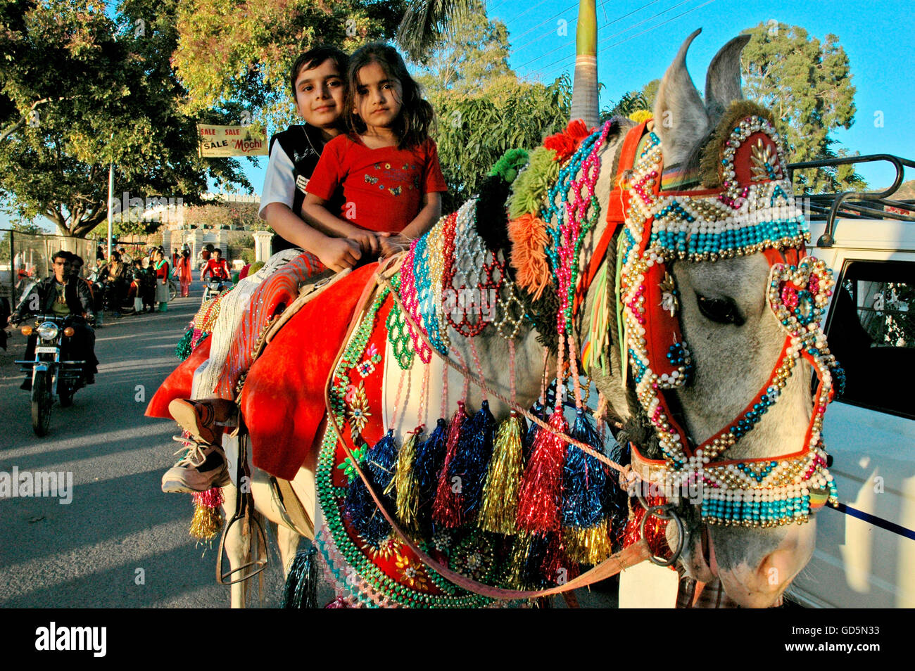 Children riding a horse hi-res stock photography and images - Alamy