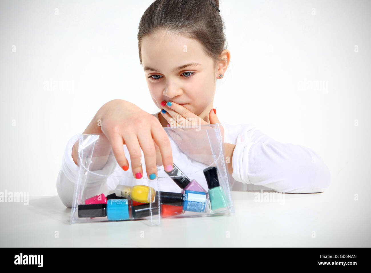 Little girl and nail polishes Stock Photo - Alamy